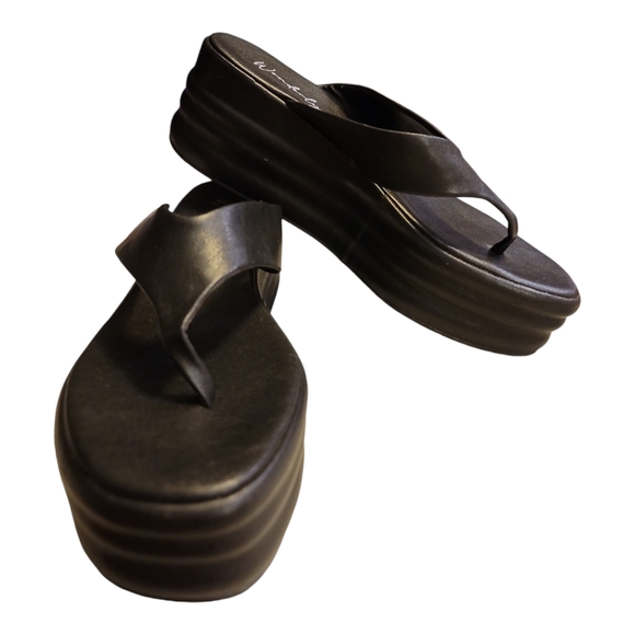 Wonderly | Shoes | Wonderly Xena Platform Sandal Womens 8 Black Faux ...